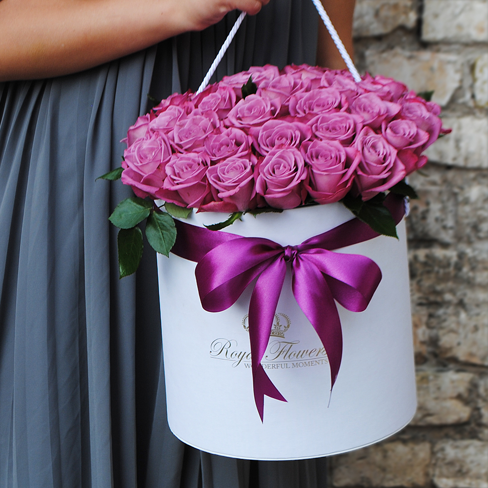 Violetinės rožės dėžutėje AB/D | RoyalFlowers.lt