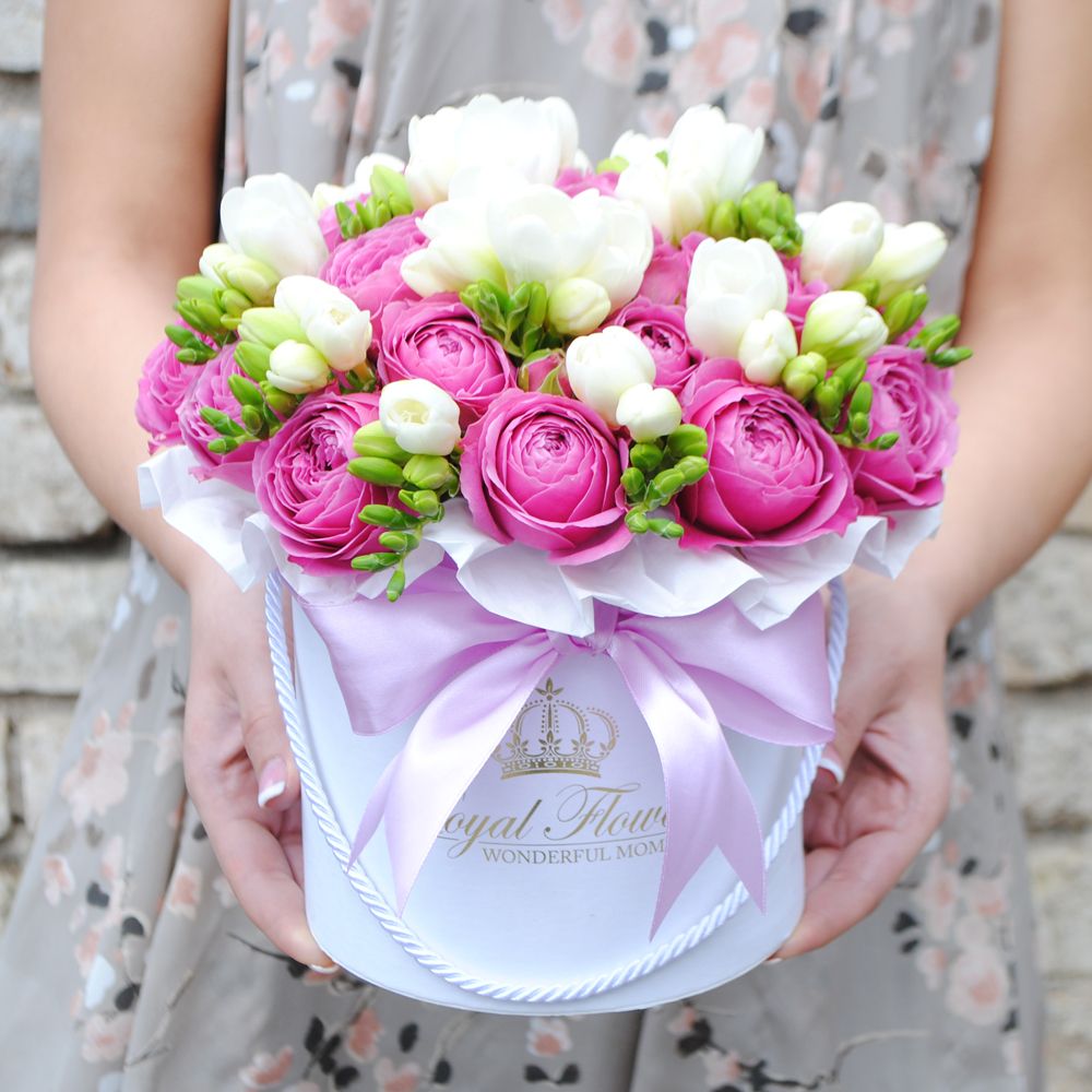 Bijūninės rožės + Frezijos | RoyalFlowers.lt