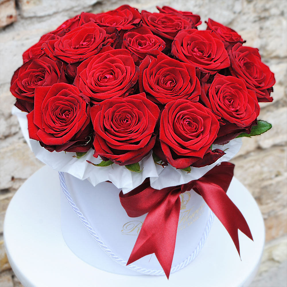 Raudonos rožės dėžutėje AB/M | RoyalFlowers.lt